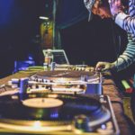 Disk jockey (dj):Información: qué es; cómo aprender y practicar.